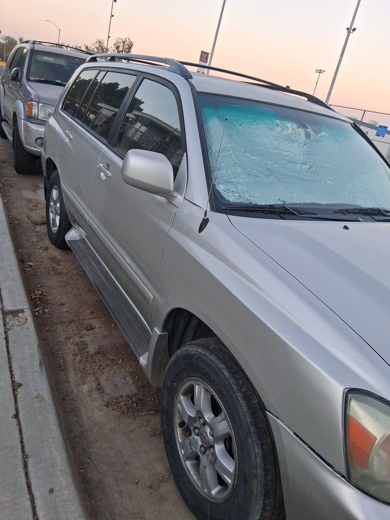 2004 Toyota Highlander for Sale in Riverside, CA - OfferUp