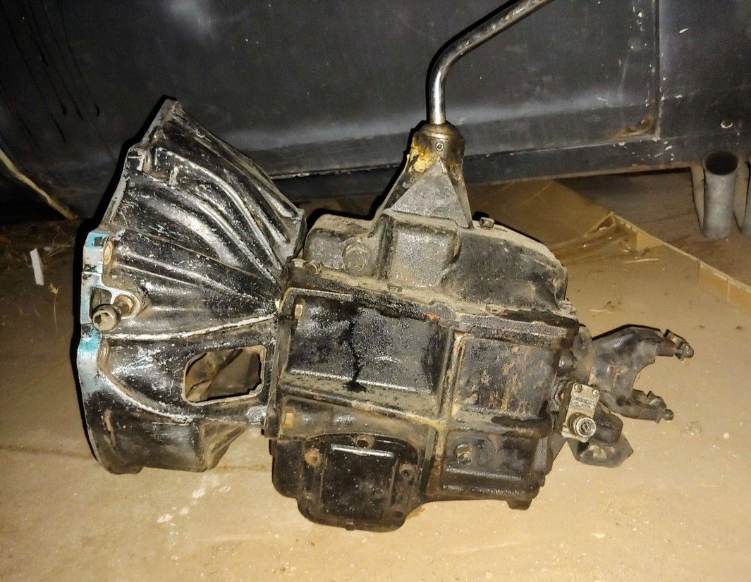 GM SM465 transmission for Sale in Phoenix, AZ - OfferUp