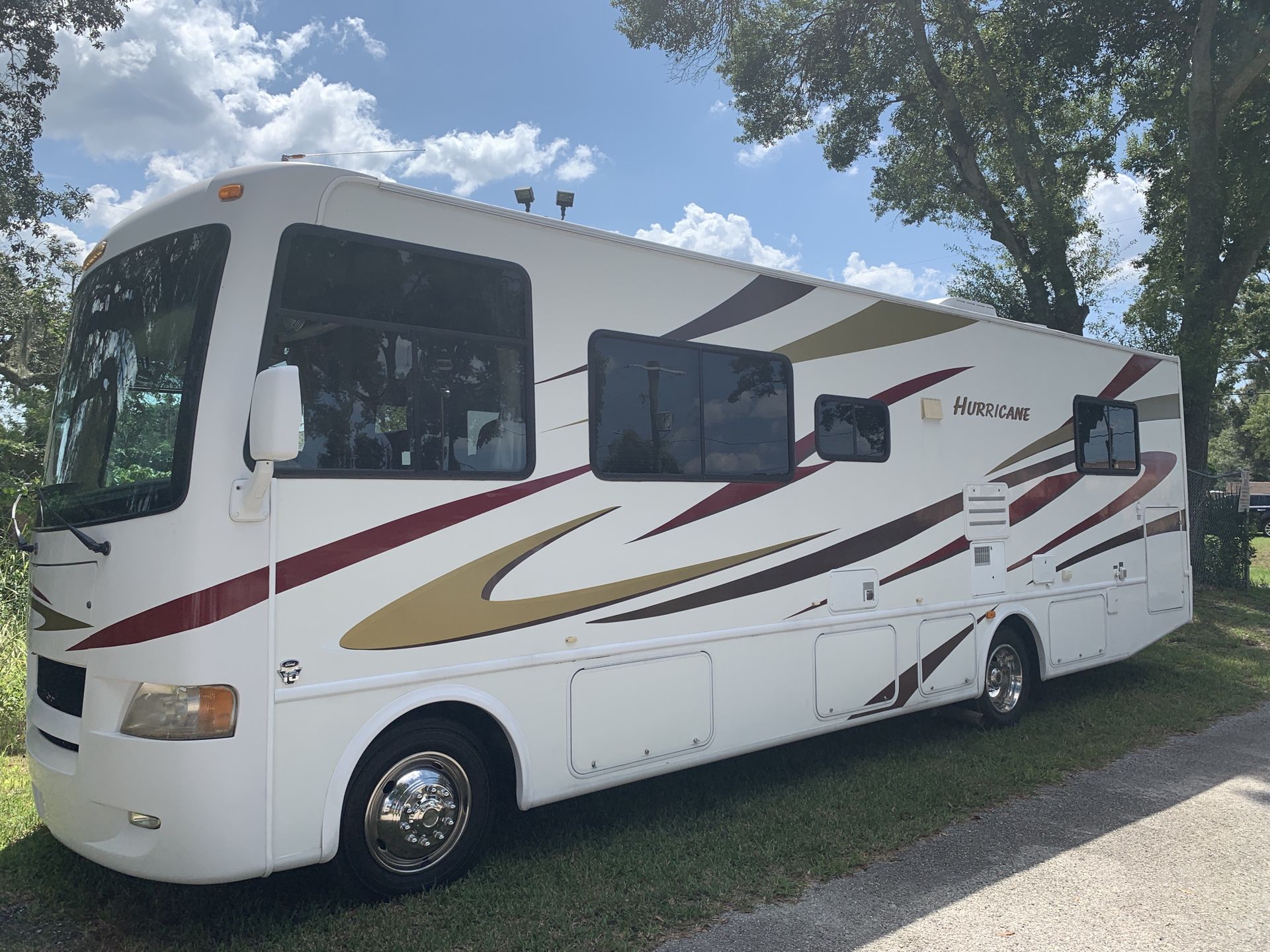 32 ft Thor class A Rv ... make an offer for Sale in Tampa, FL - OfferUp