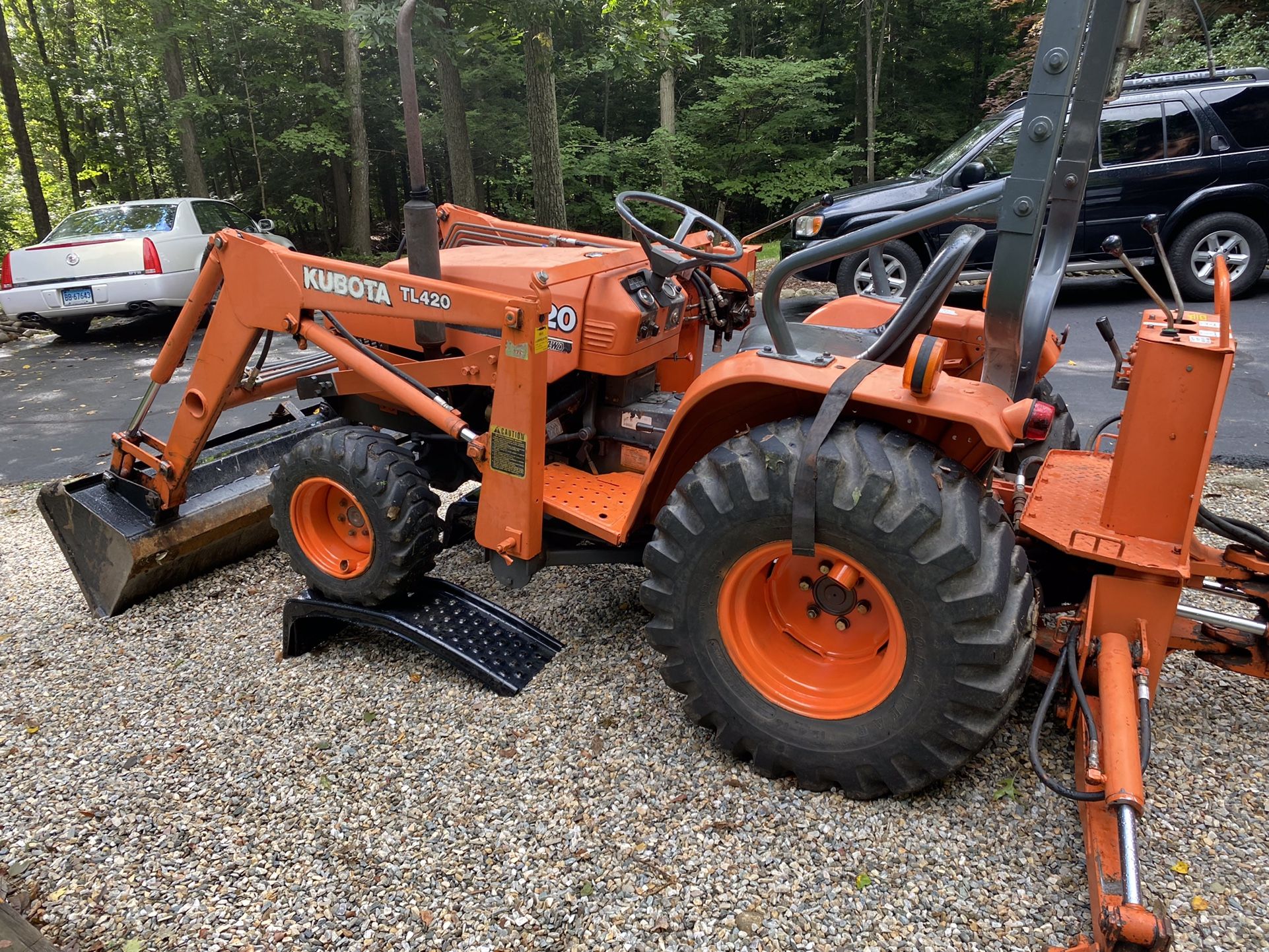 Selling A 1991 Kubota Tractor. All Work Well, Has A Small Drip Indeneth ...