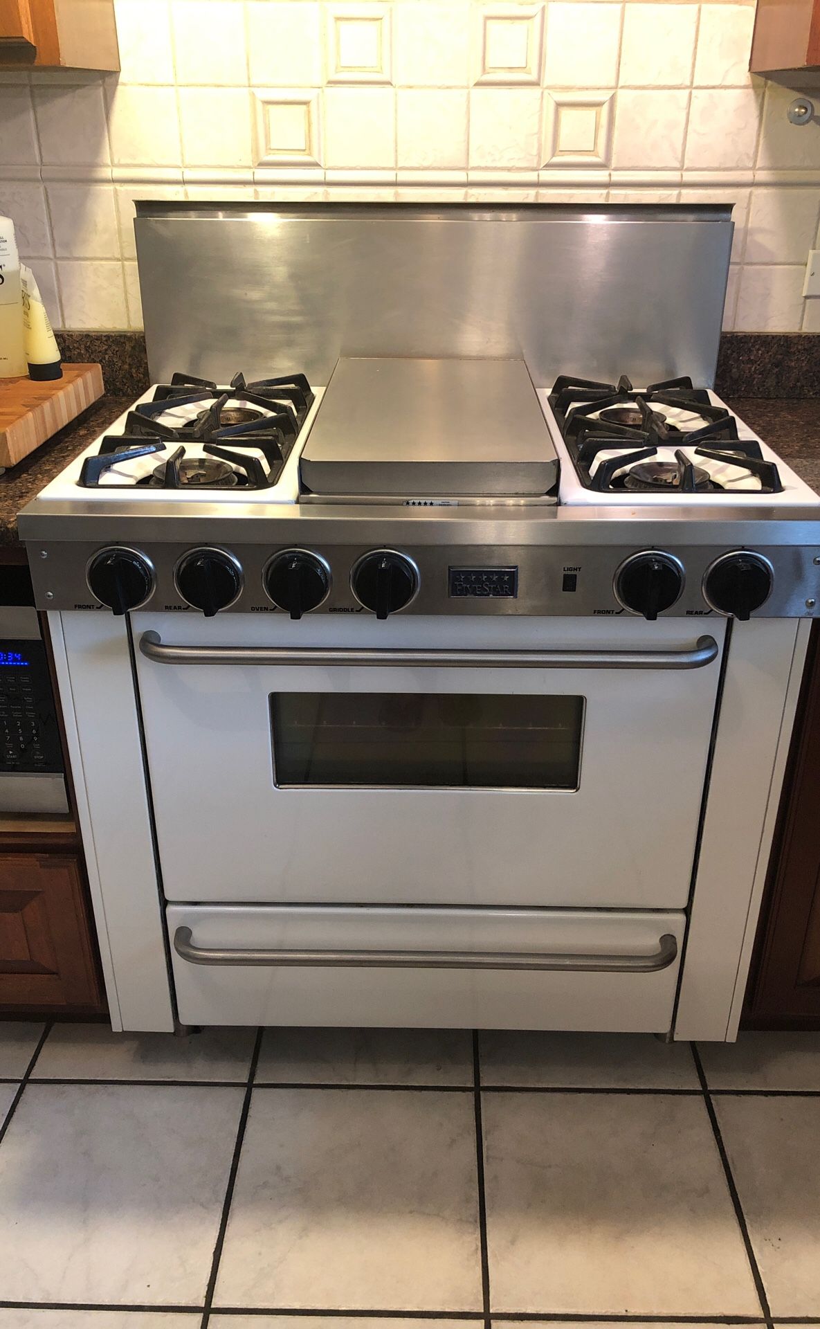 Five Star Stove with center grill for Sale in Willowbrook, IL - OfferUp
