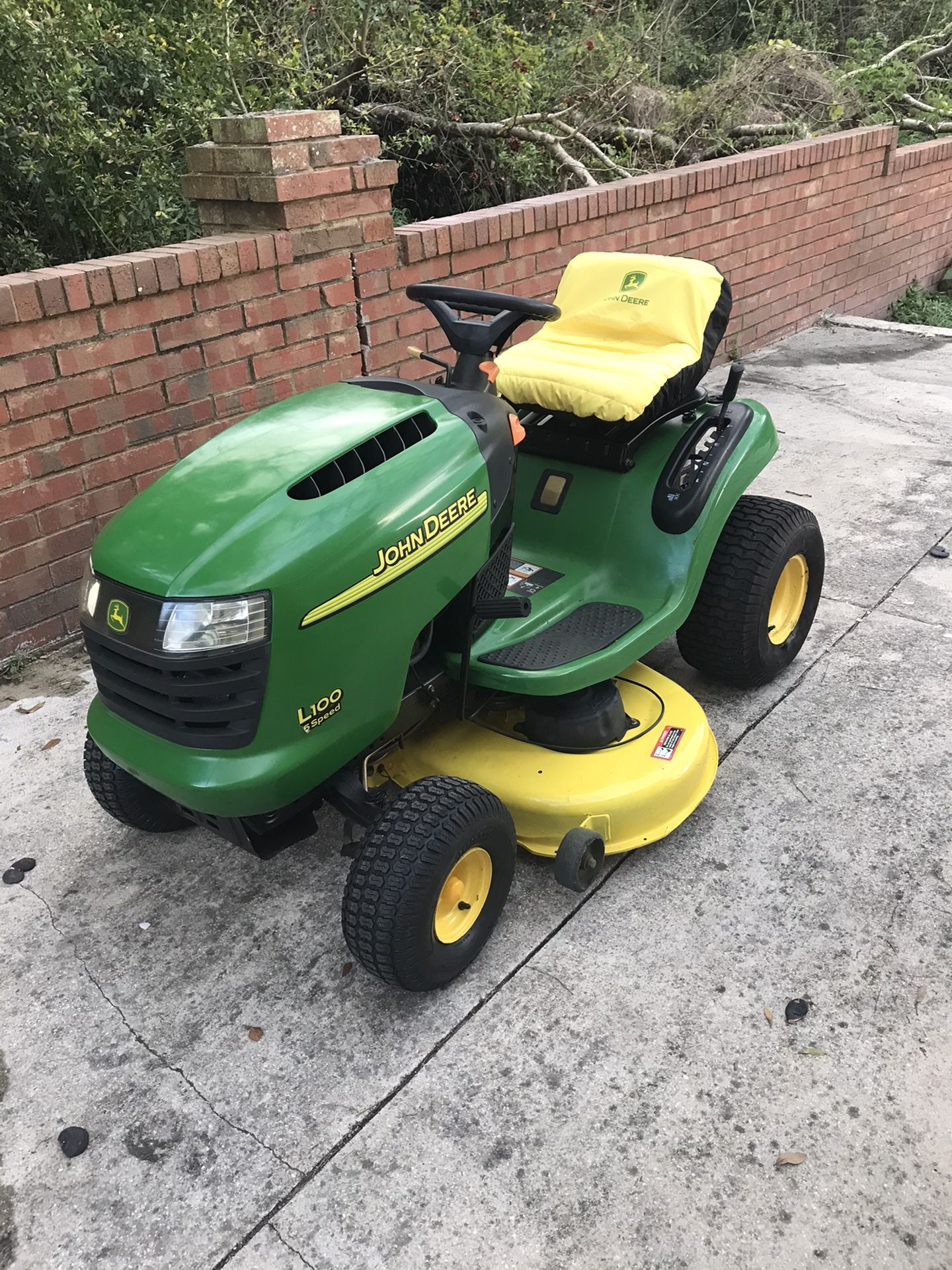 GARAGE KEPT JOHN DEERE L100 TRACTOR 42 INCH RIDING LAWN MOWER for Sale ...