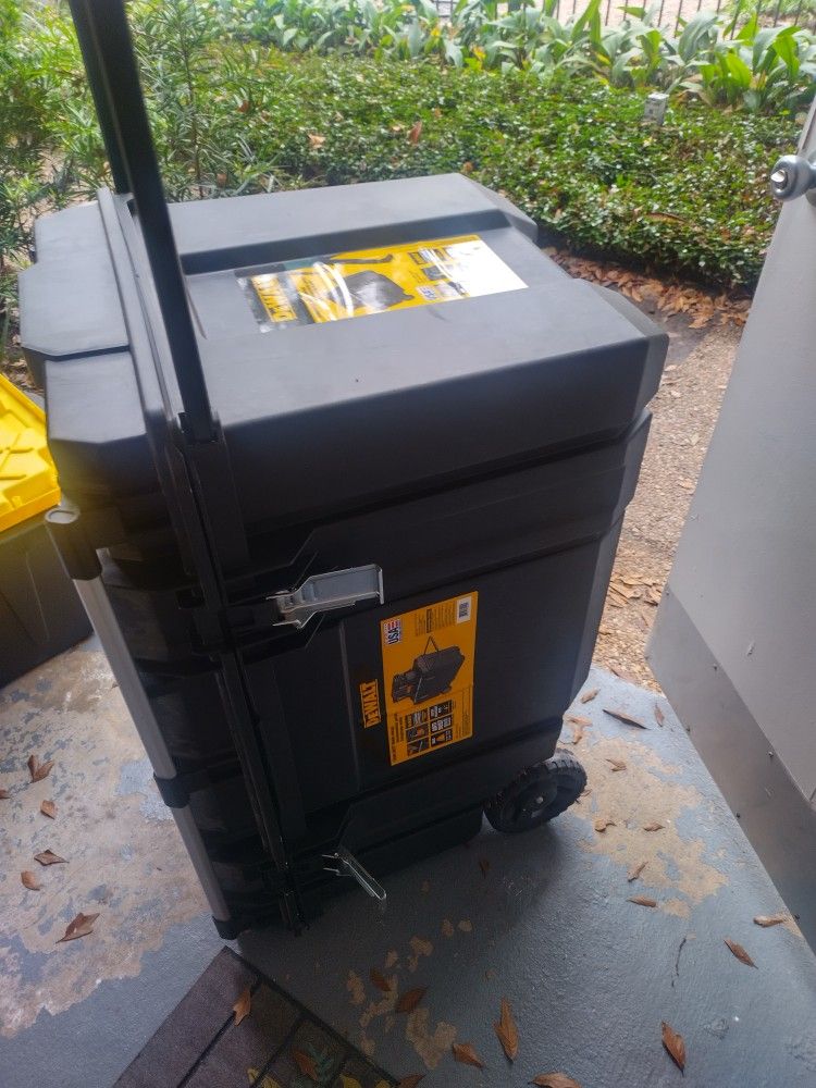 Dewalt tough chest 38 in store