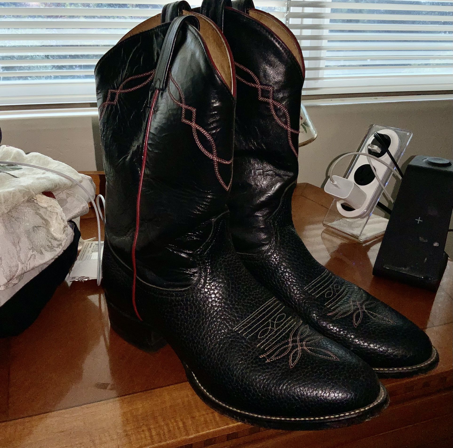 Tony Lama Boots 9 D Mens Ropers Black .Shoulders for Sale in Spring ...
