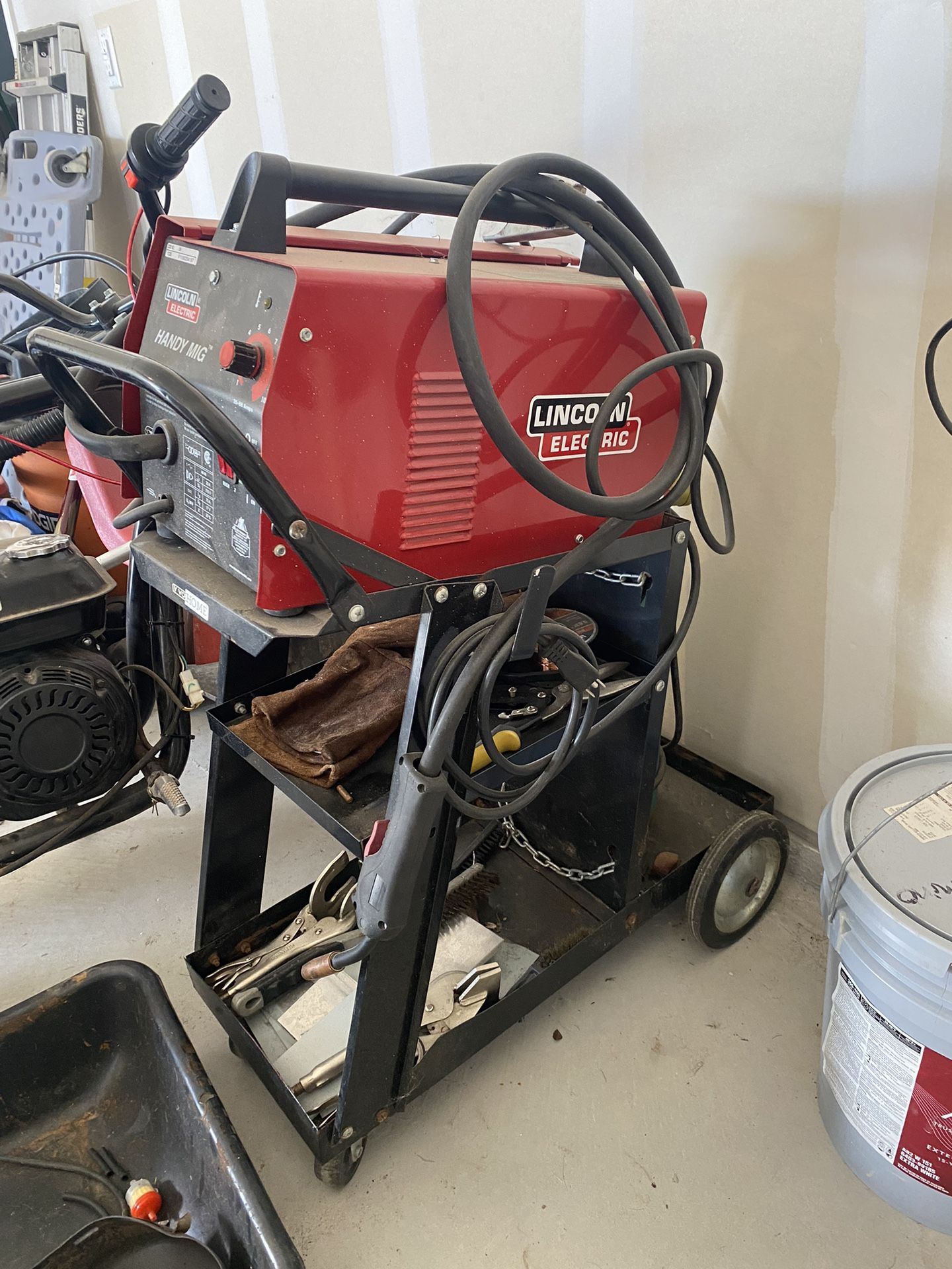 Lincoln Electric Handy Mig Welder for Sale in Seguin, TX - OfferUp
