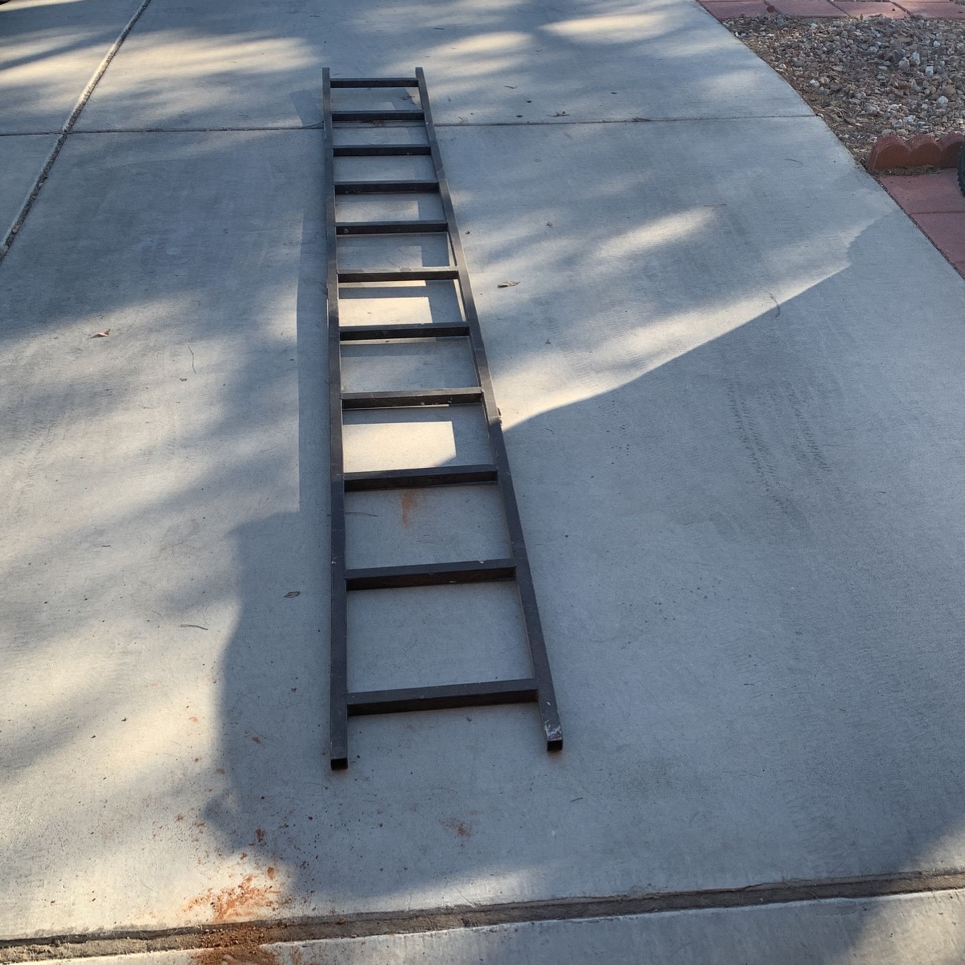 10 ft Ladder for Sale in North Las Vegas, NV - OfferUp