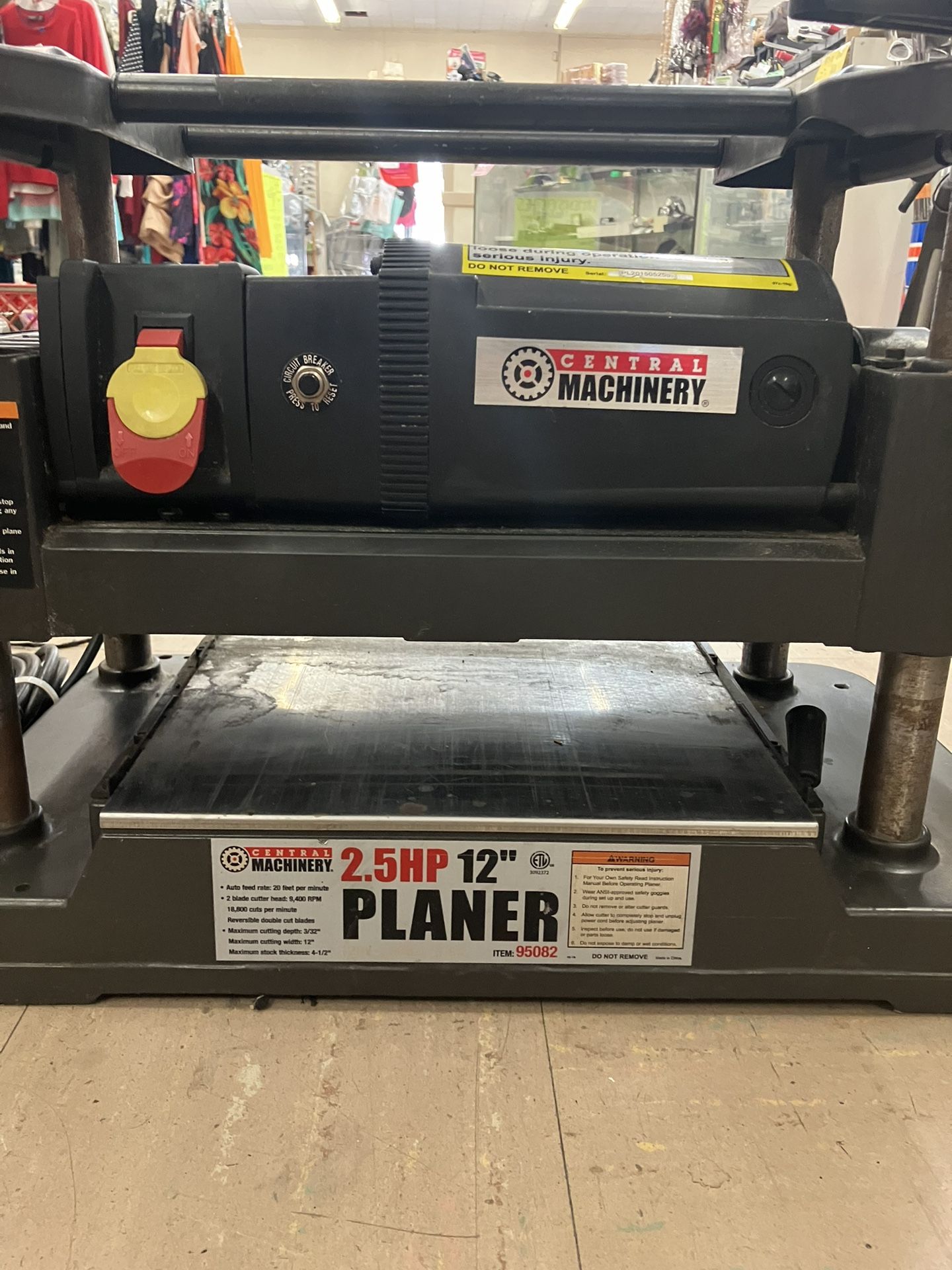CENTRAL MACHINERY 12 PLANER 95082 2.5HP 12V 60HZ 11.8A AUTO FEED 20FT PER MIN for Sale in San Bernardino CA OfferUp