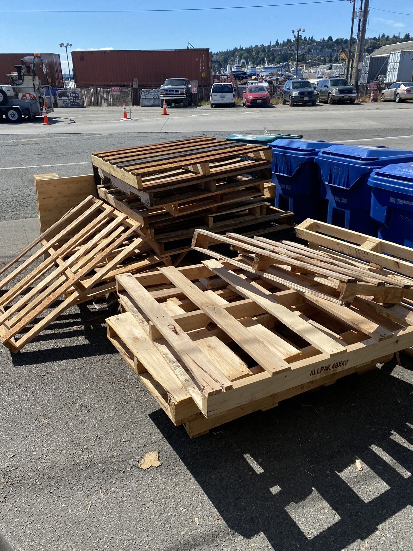 I’ll pay $42.00 if you pick up these scrap pallets by 4:00pm today for ...