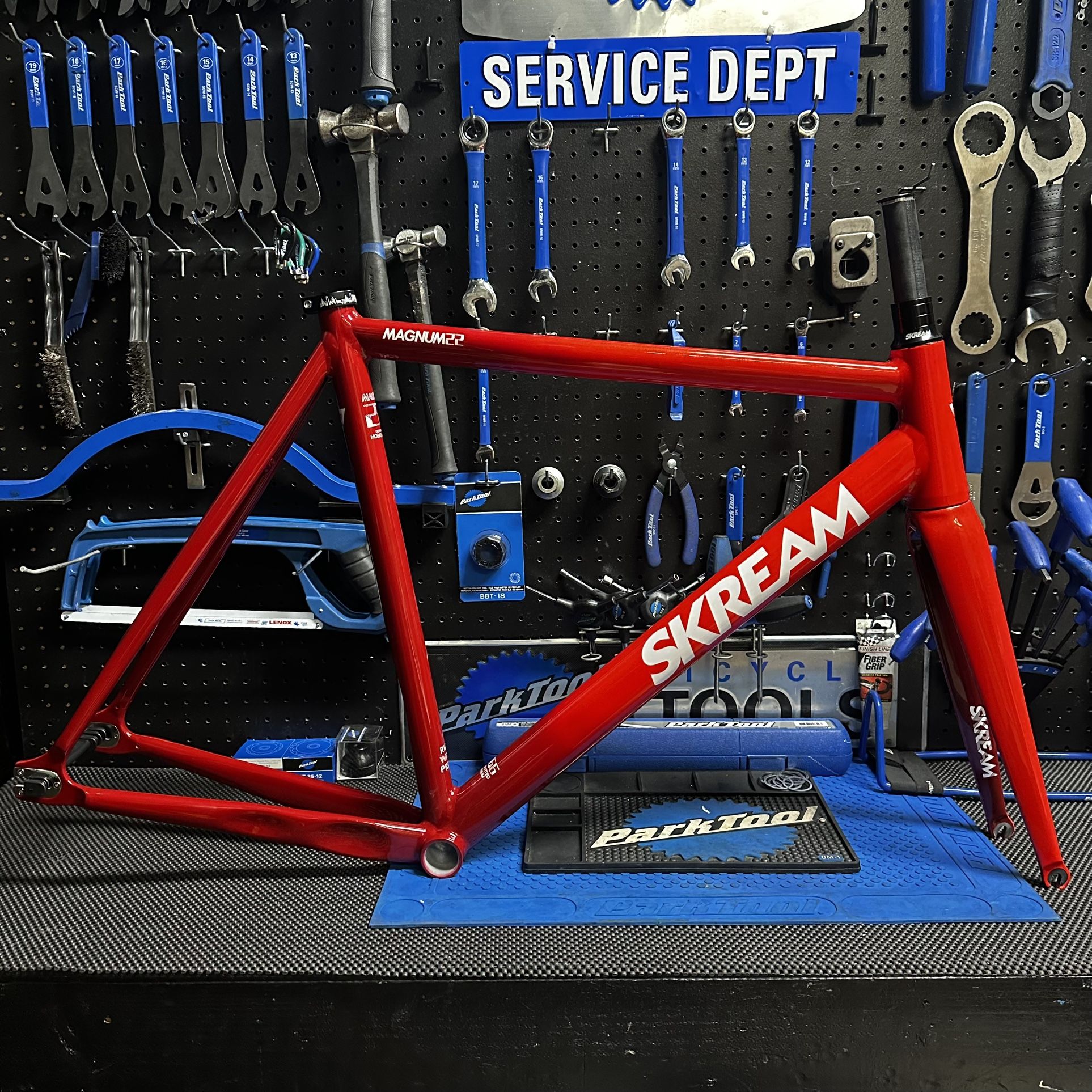 New Skream Magnum 22 Red Track Frameset 55/56cm Large for Sale in ...