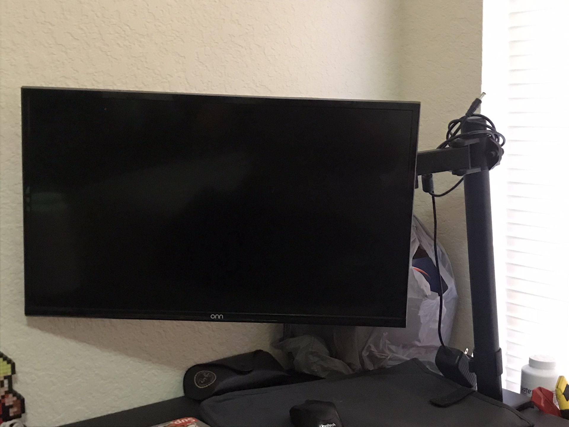 20 inch Onn gaming monitor with swivel stand for Sale in Arlington, TX ...