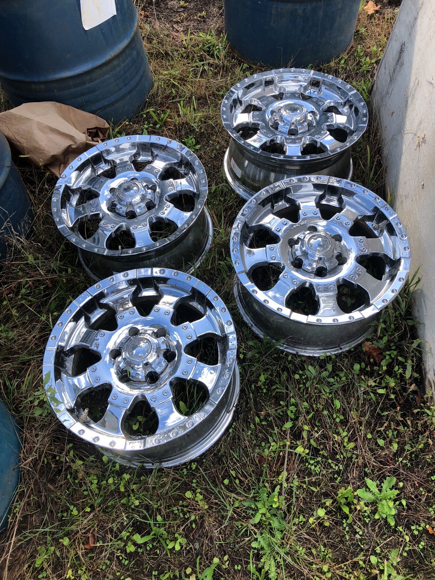 Set of chrome rims. for Sale in Rochester, WA - OfferUp