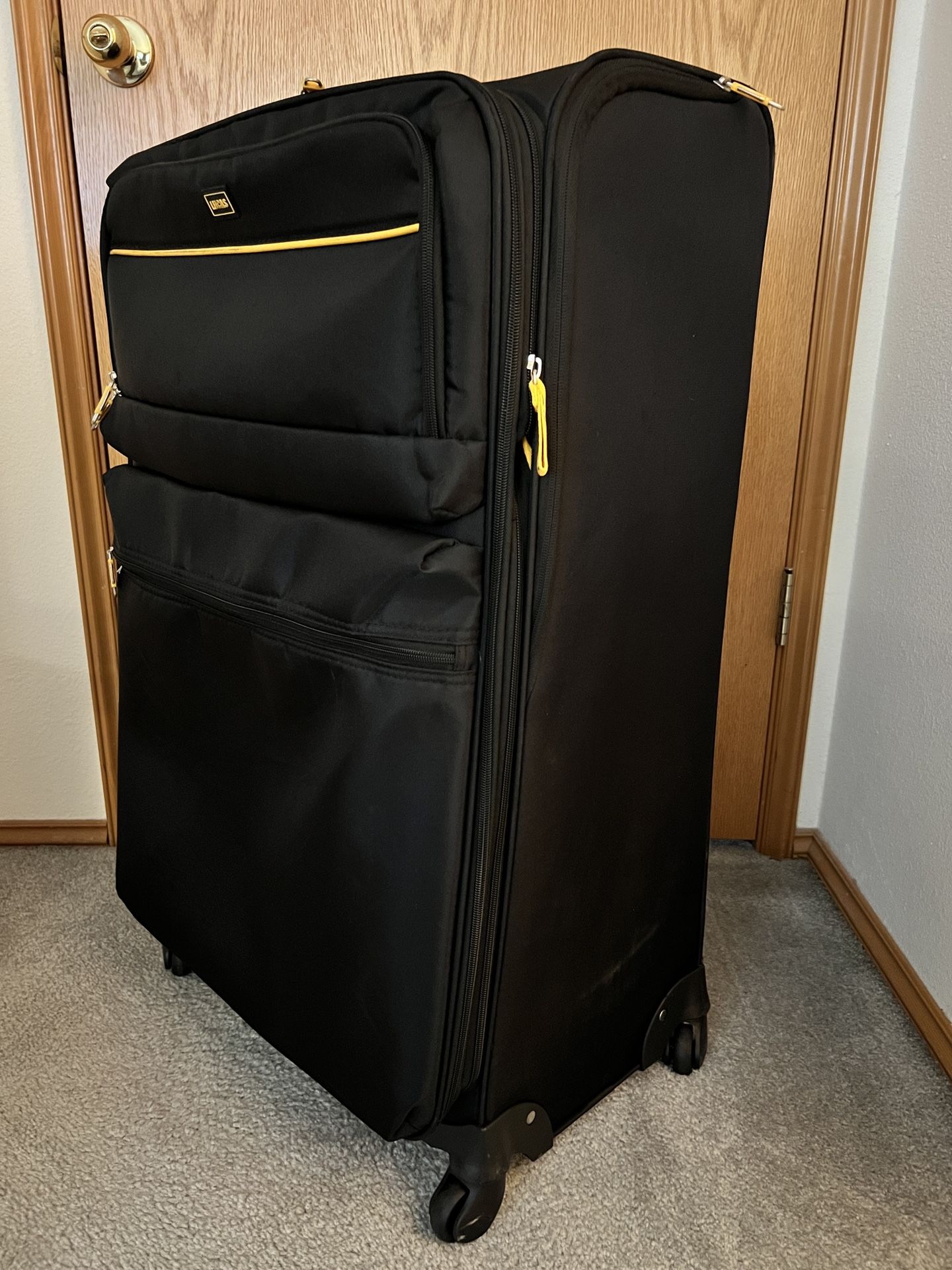 Lucas Designer Luggage Collection - Expandable 28 Inch Softside Bag ...