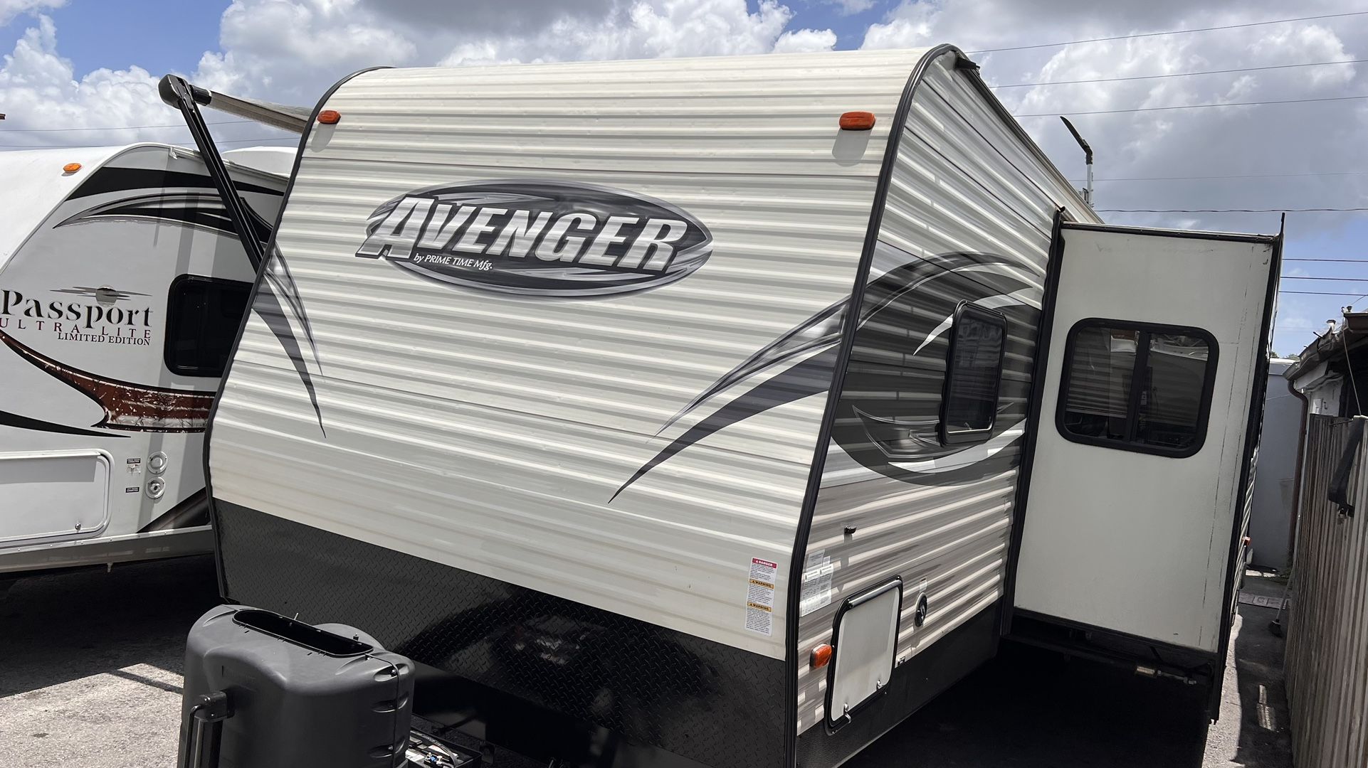Rv Trailer Año 2017 De 30 Pies Ubicado 9850 Nw 27 Ave Miami Fl 33147 O ...