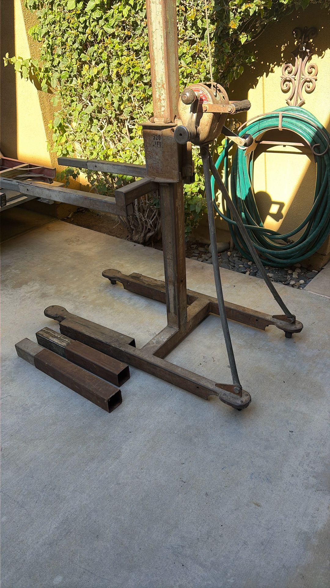 Vermette 520 Duct /Material Lift. 500 lb, 7' Lift Tower for Sale in ...
