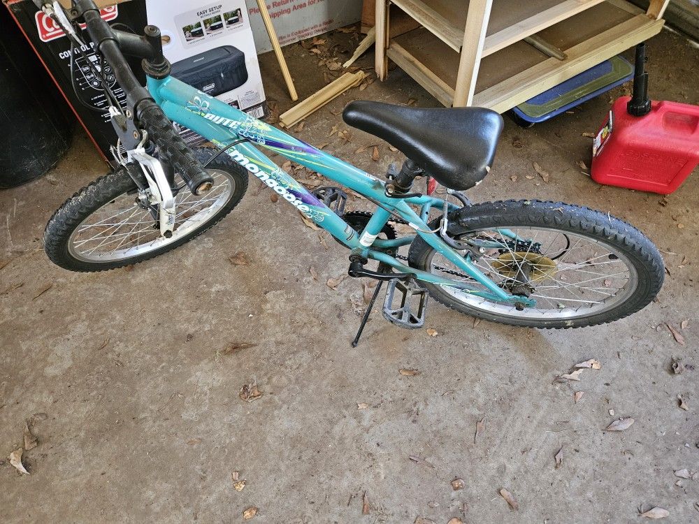 Boys 6 Speed Mongoose Bike (REDUCED) for Sale in Easley, SC - OfferUp