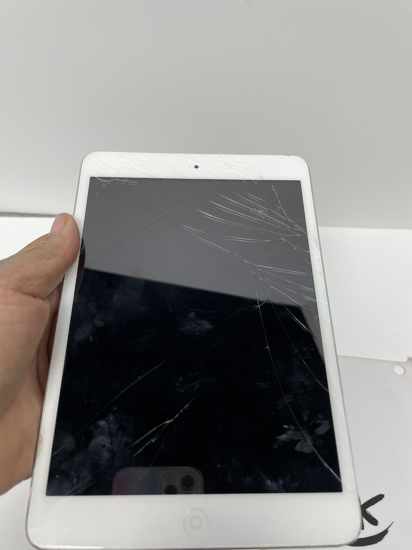 First generation iPad mini 16 GB for Sale in Flossmoor, IL - OfferUp