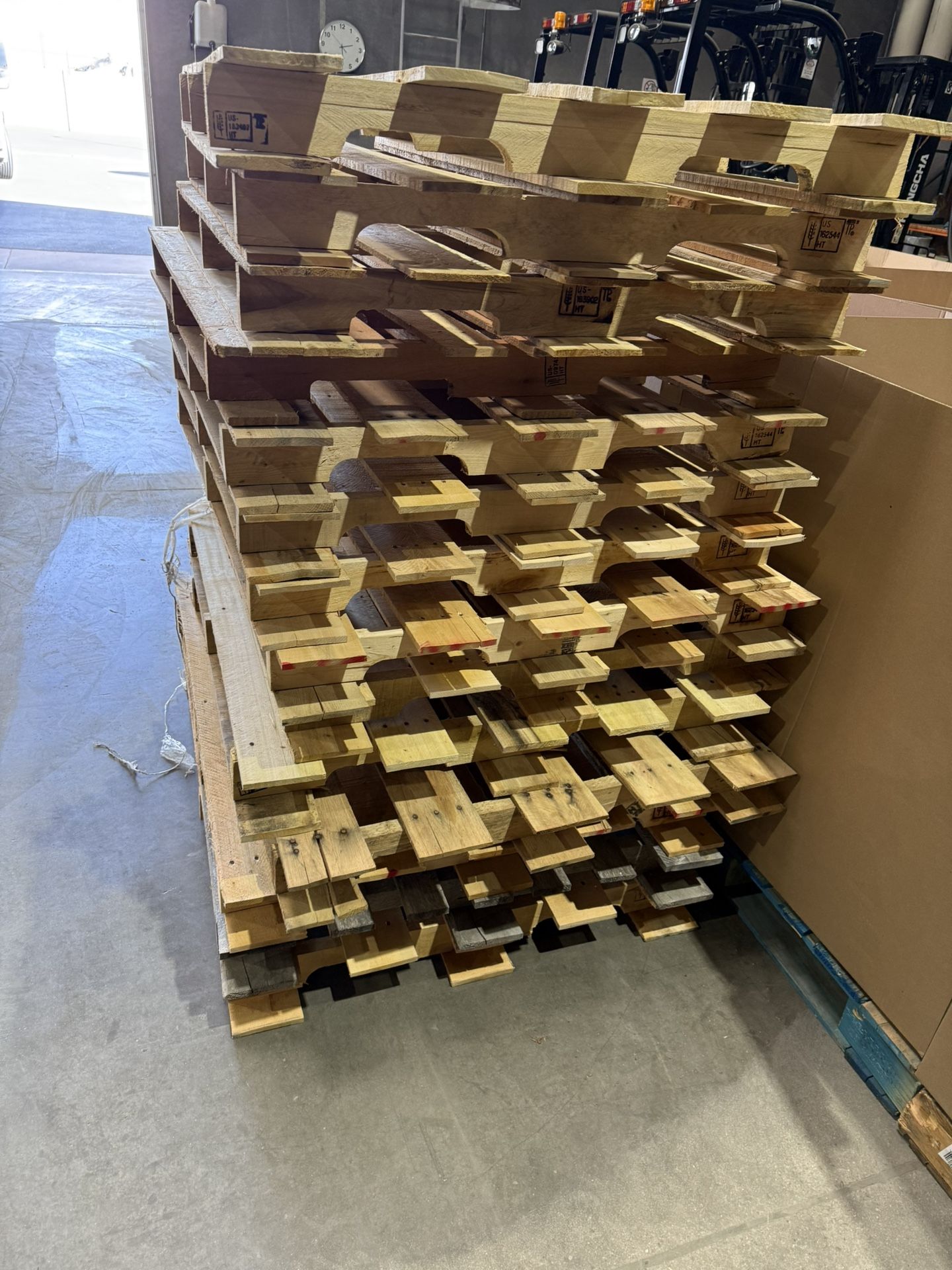 40” X 48” Pallets for Sale in Phoenix, AZ - OfferUp