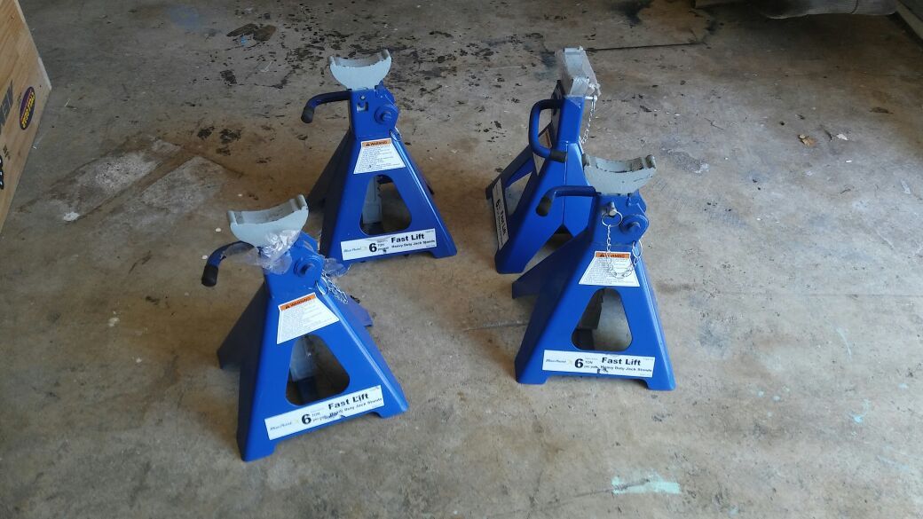 Set of 4 Blue point 6 ton fast lift jack stands new for Sale in Spring ...