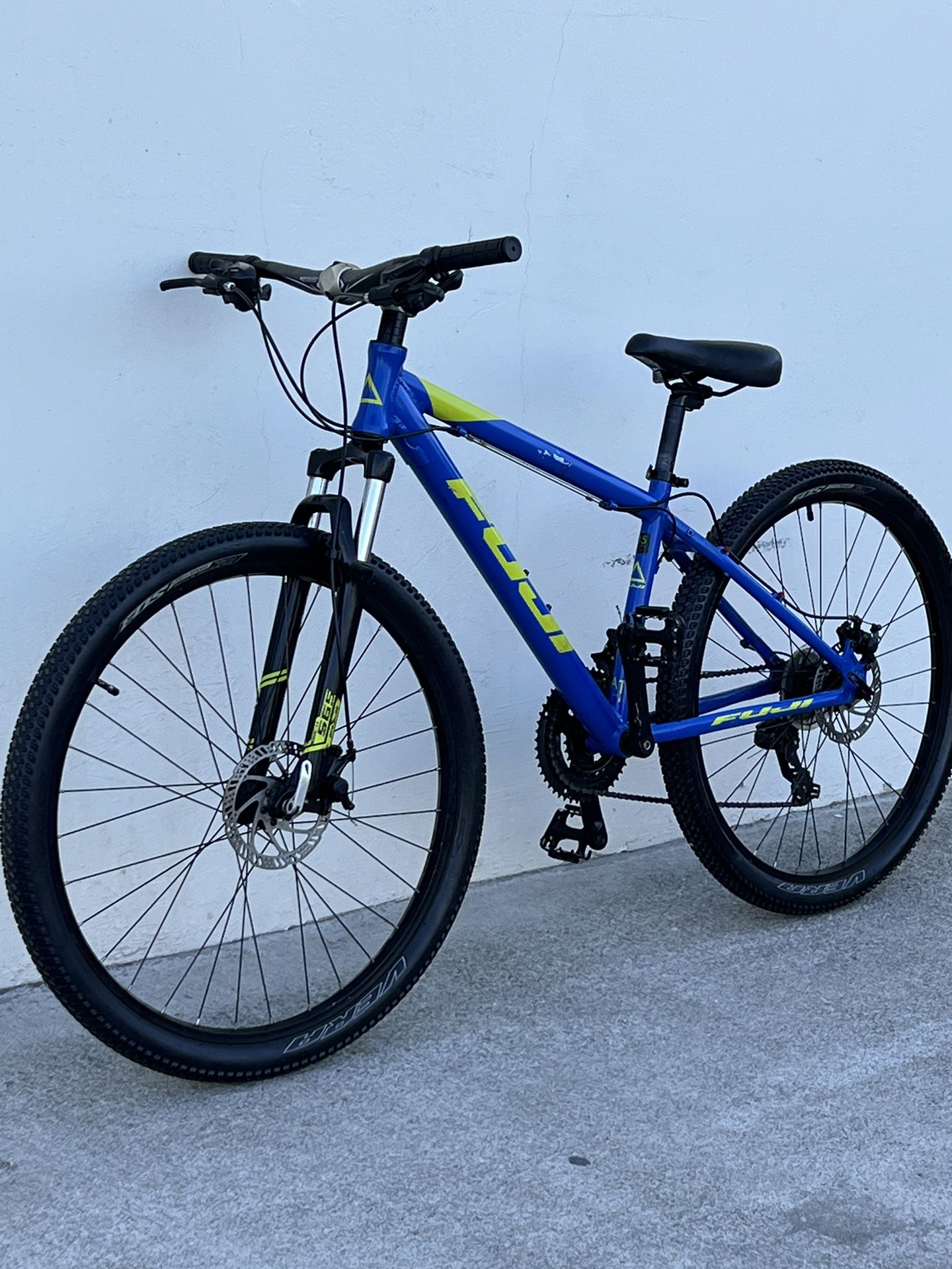 FUJI Adventure Mountain Bike 27.5 for Sale in Garden Grove, CA - OfferUp
