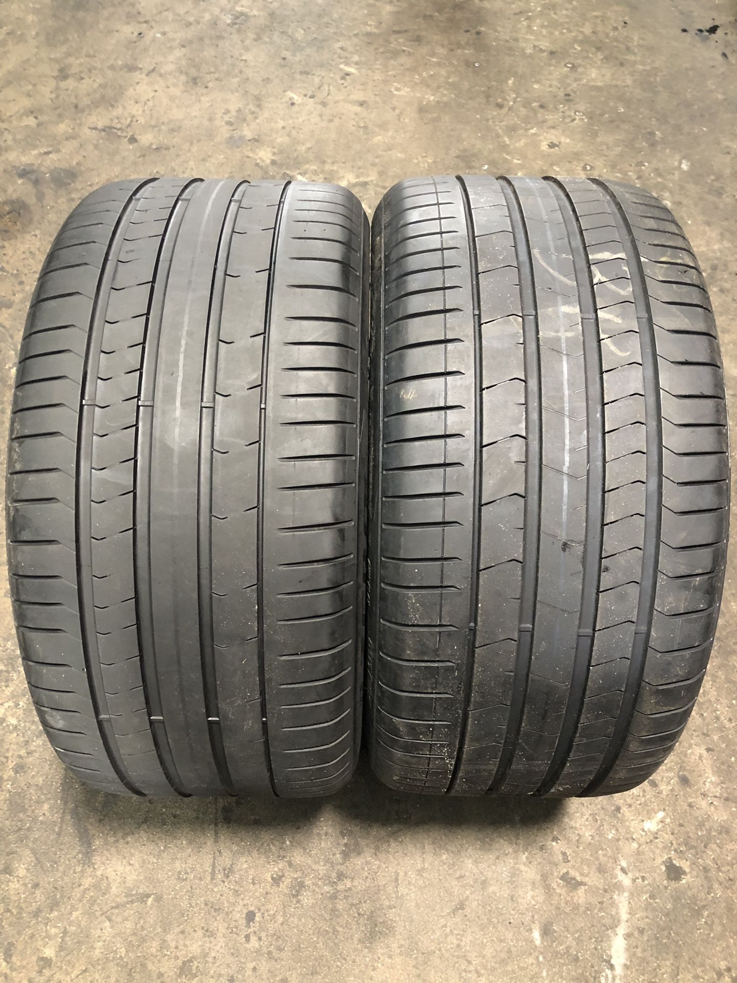 SET OF 2 USED TIRES PIRELLI PZERO R01...315/35/20...RUN FLAT for Sale in Oakland Park, FL - OfferUp