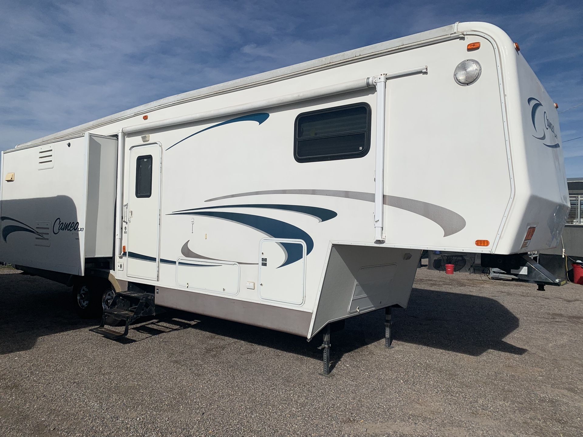 2001 cameo fifth wheel 32 foot by carriage three slide outs for Sale in ...