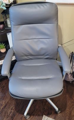 Beautyrest Platinum Sofil Bonded Leather Executive Chair Gray for Sale in Garden Grove CA OfferUp