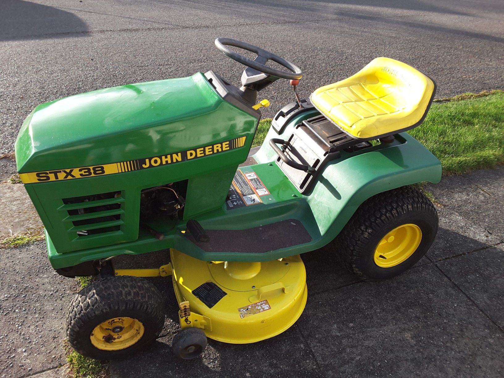 John Deere STX38 Lawn Tractor / Riding Lawn Mower for Sale in Snohomish ...