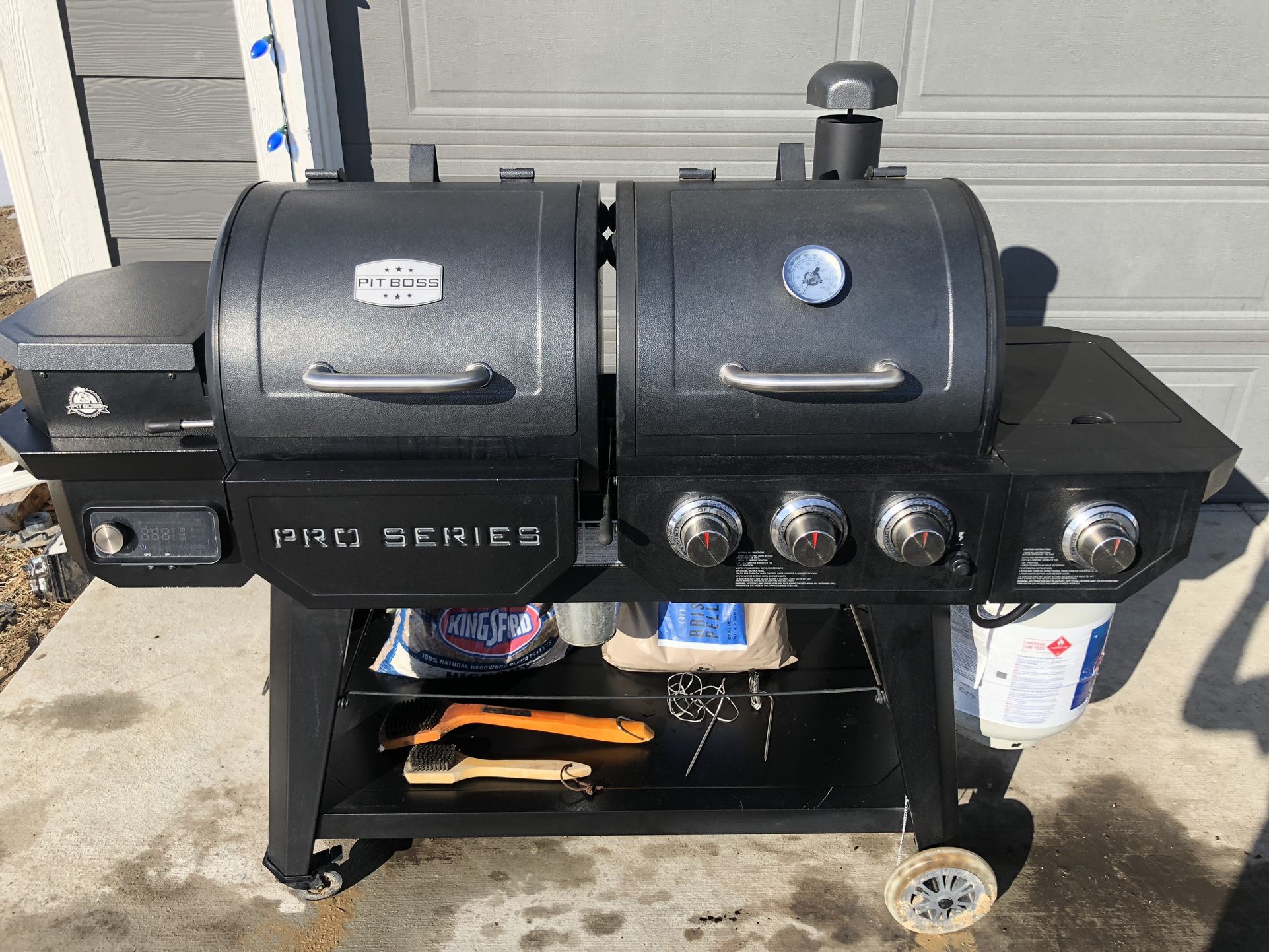 Pit Boss Pro Series 1100 Wood Pellet And Gas Combo Grill Smoker $500 ...