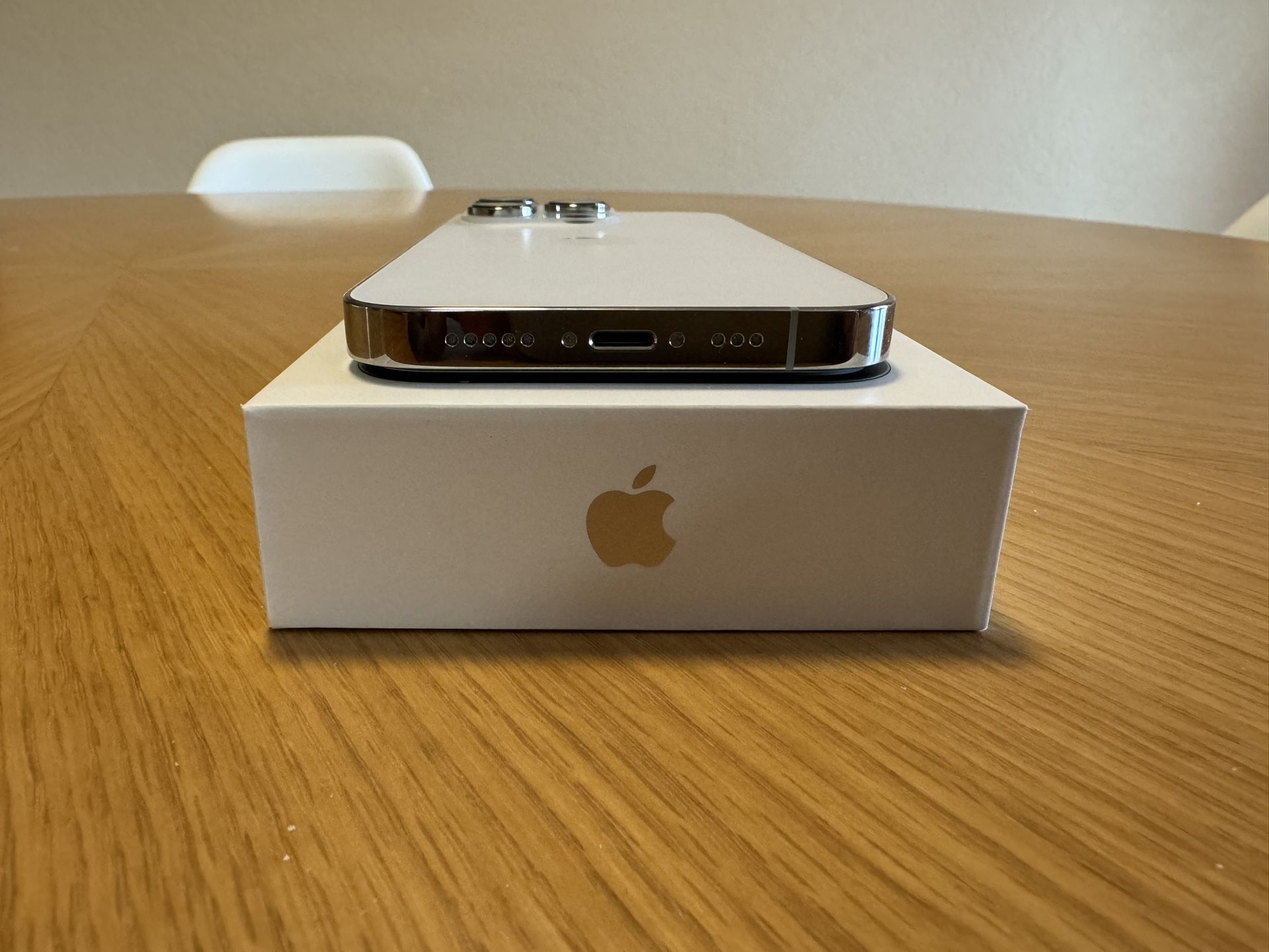 iPhone 14 Pro (White, 128GB, Unlocked) Mint Condition for Sale in ...