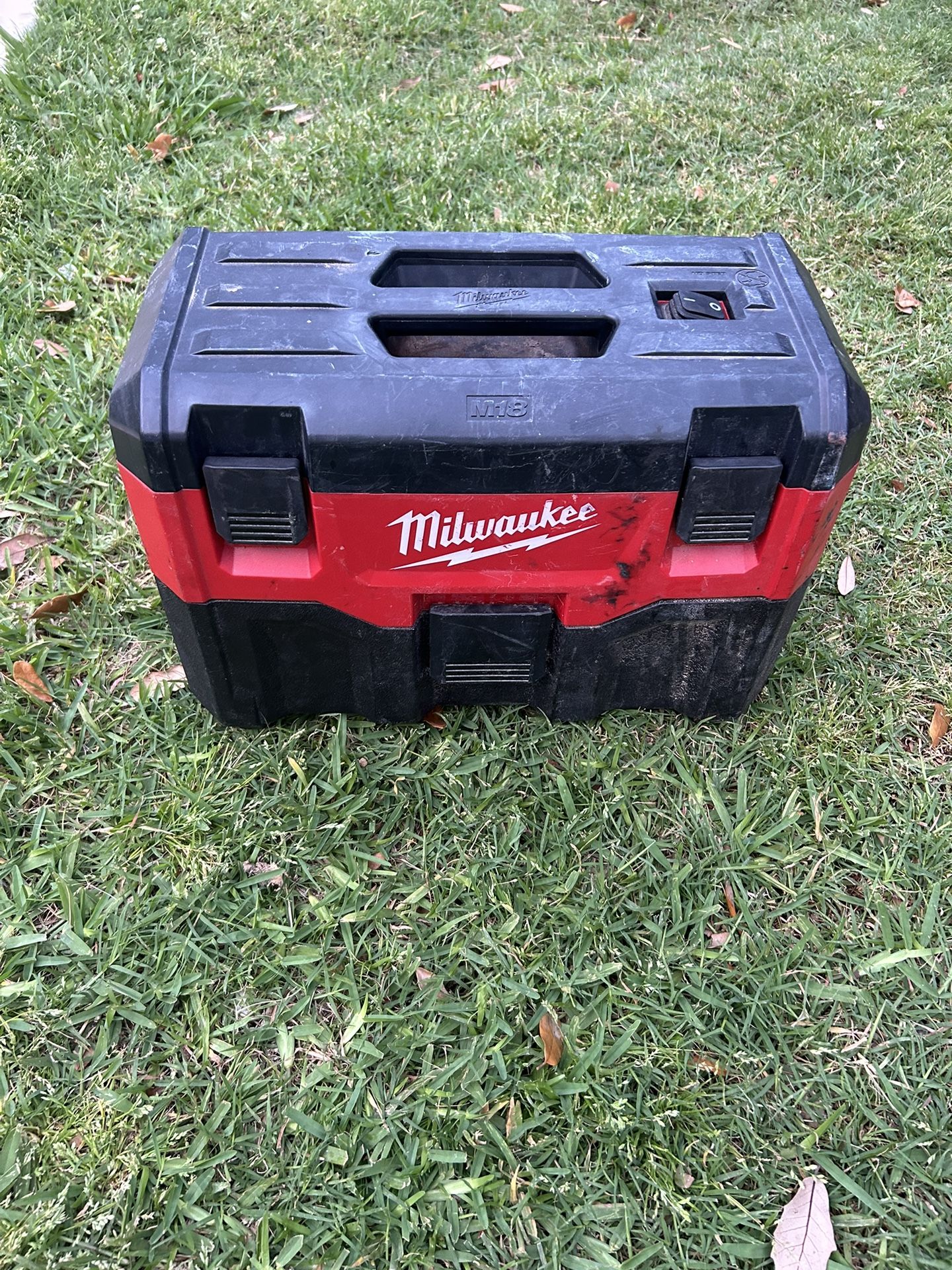 Milwaukee M18 Cordless Vacuum for Sale in Mesquite, TX - OfferUp