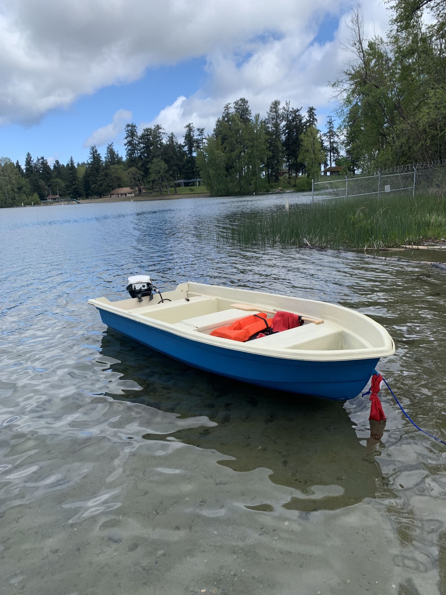 12 foot fiberglass boat for Sale in Fort Lewis, WA - OfferUp