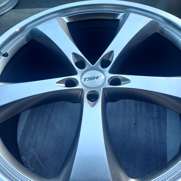 TSW Wheels 22" Motage silver poliched lip ET35 for Sale in Lake View ...
