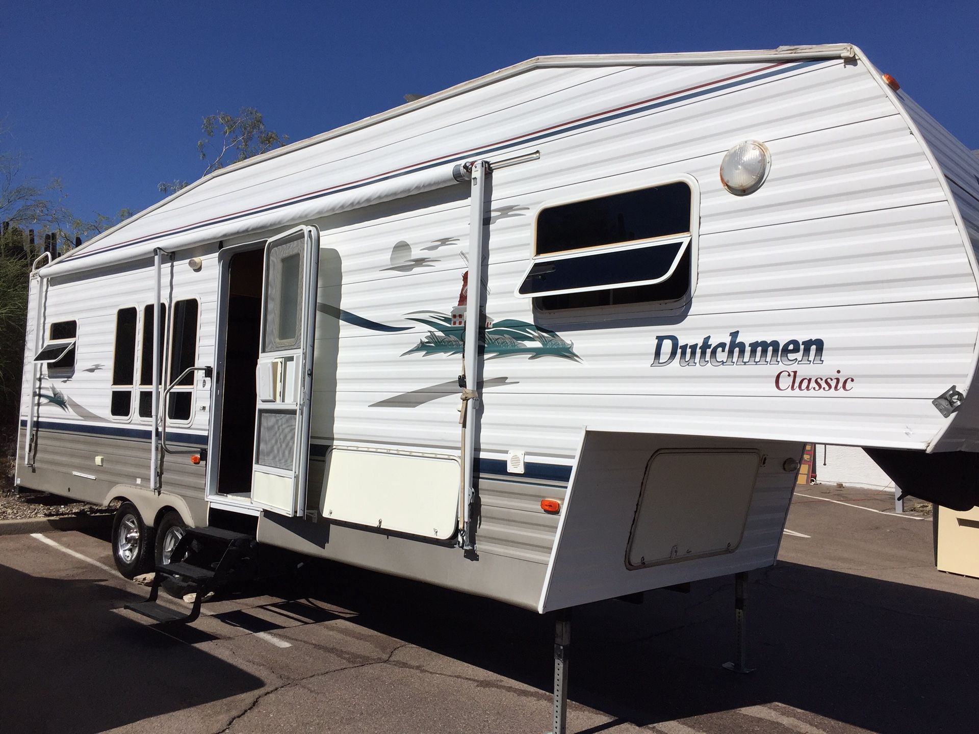 2005 Dutchman classics 27 ft 5th wheel whit huge living room slide out ...