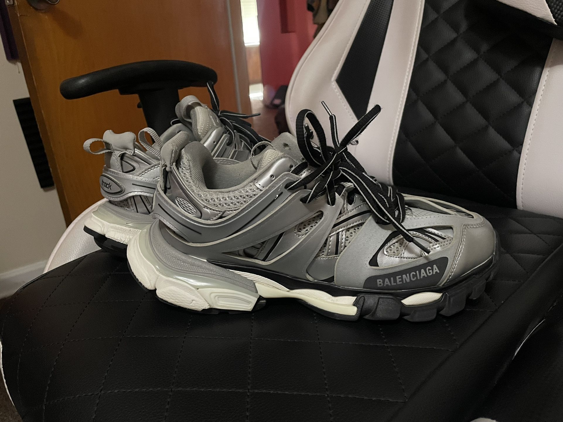 Fresh Designer Shoes Men Size 8 250$ for Sale in Maple Heights, OH ...