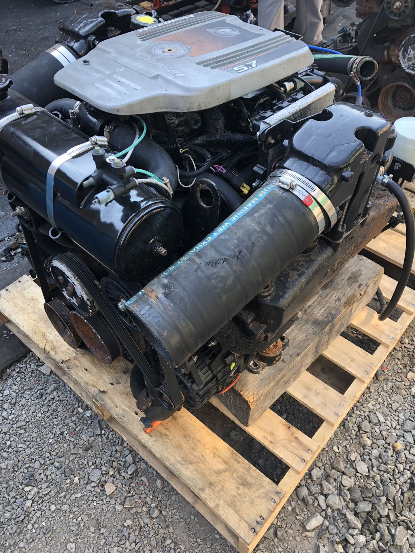 2 2009 MERCRUISER 350 5.7L Marine Engines with digital control plugs ...