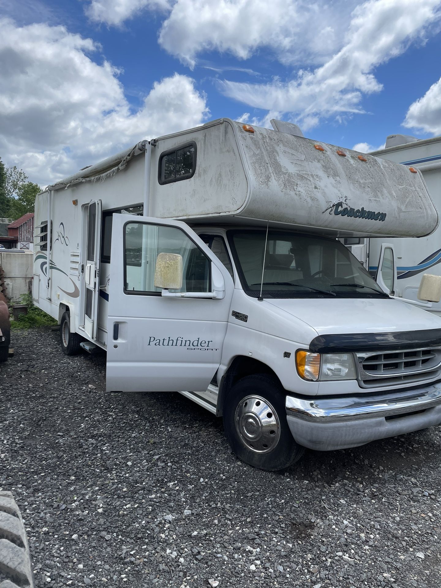 2003 Ford E450 heavy duty v10 Coachman pathfinder Q285 for Sale in Crum ...