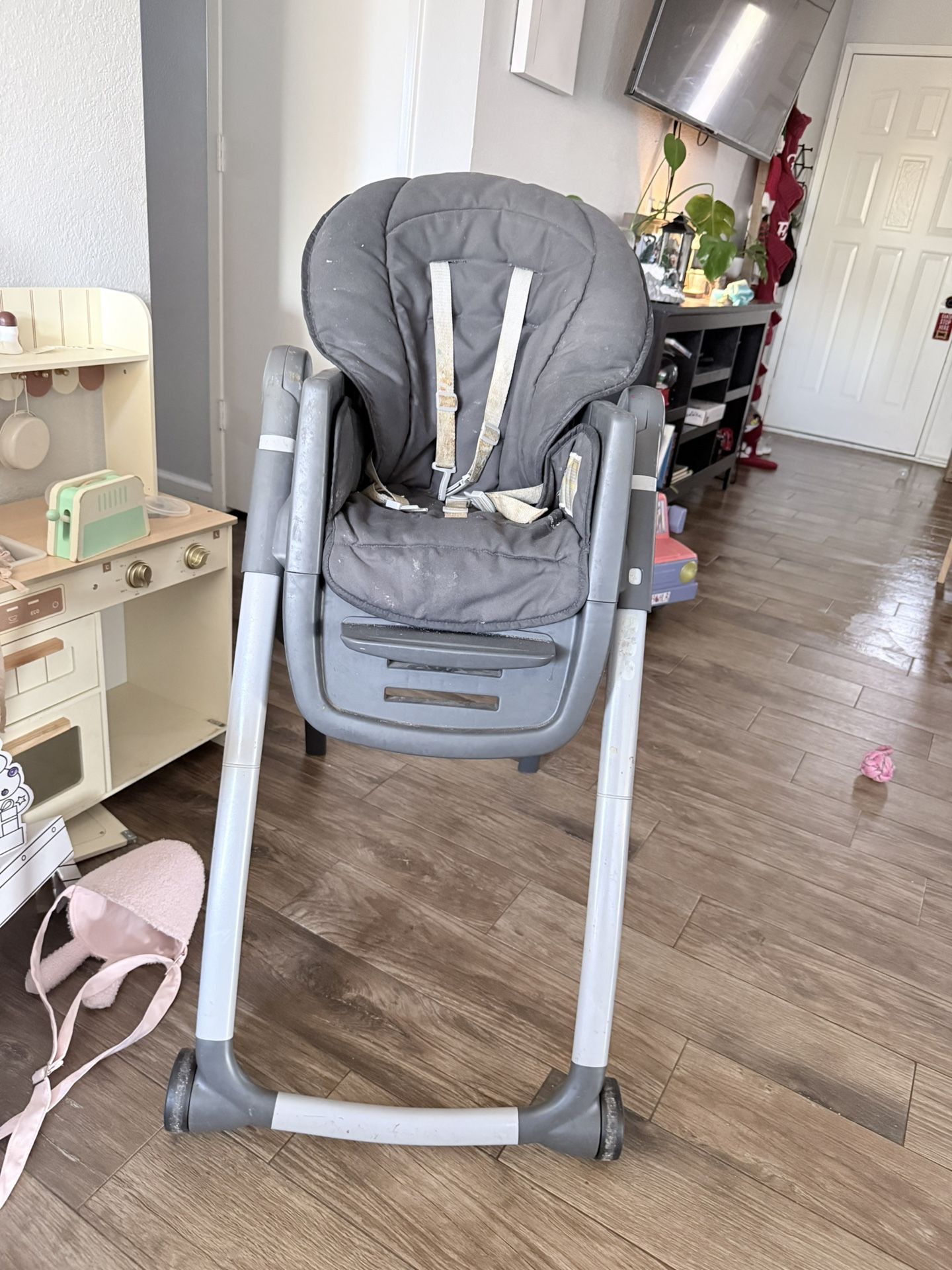 High Chair for Sale in Apple Valley, CA - OfferUp
