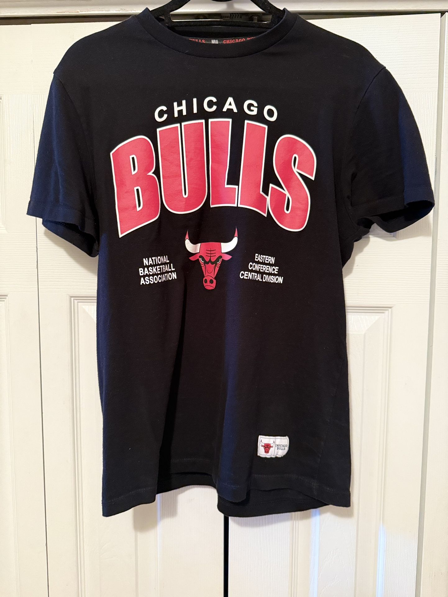 3 Chicago Bulls, Michael Jordan, Carrie, Pippen, Shirts for Sale in ...