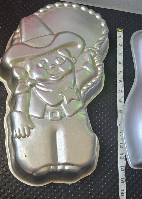 Cowboy Cake Pan Mold 17 In for Sale in Dayton, OH - OfferUp
