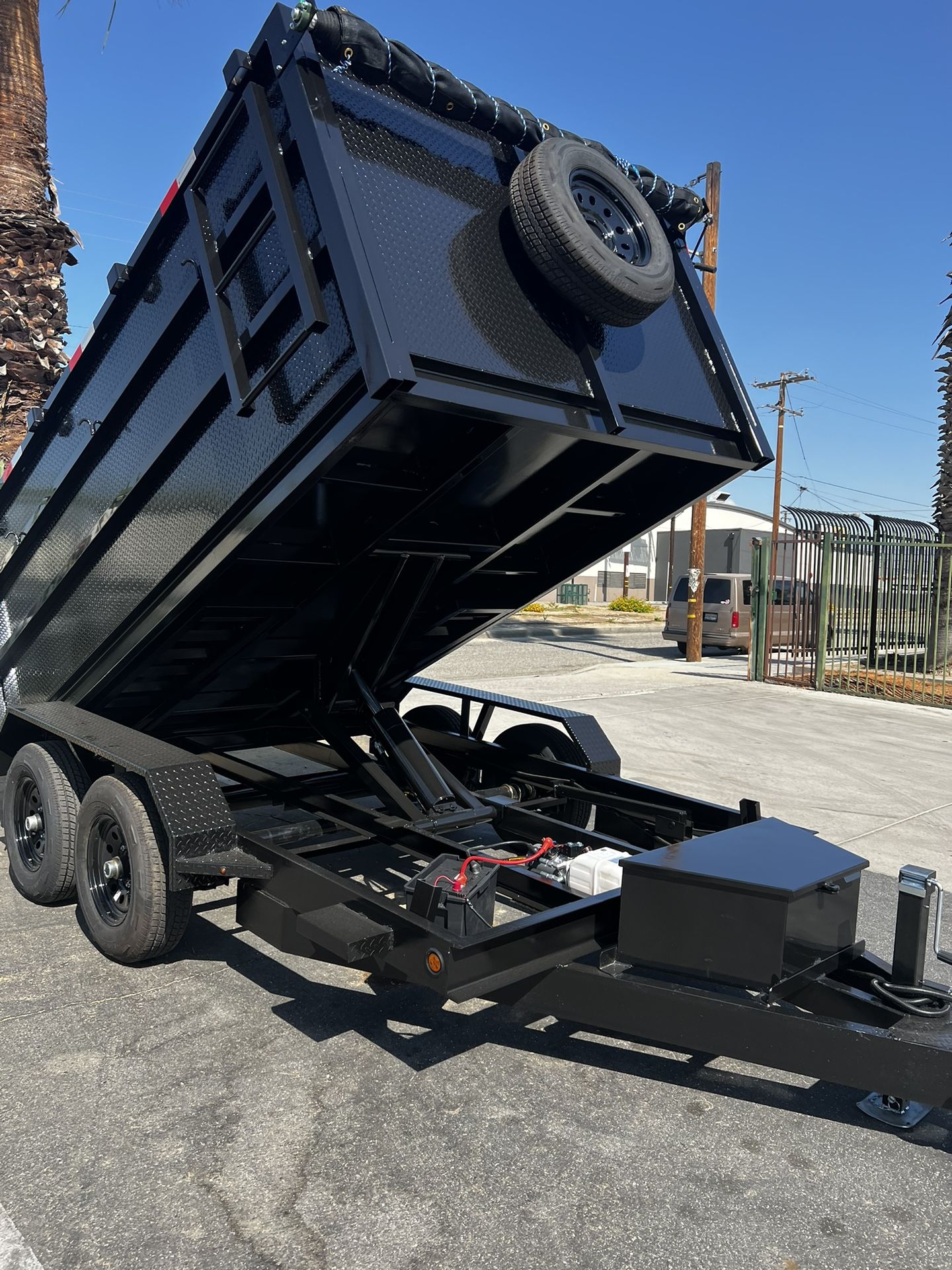 Scissor Lift Dump Trailer for Sale in Los Angeles, CA - OfferUp