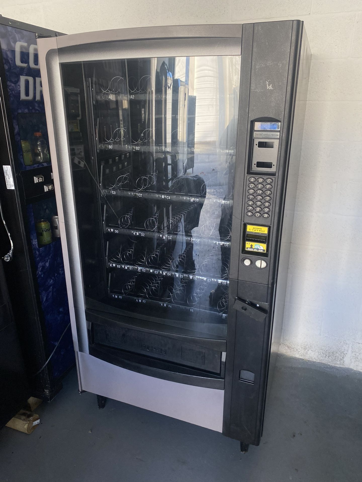 Snack Vending Machine for Sale in Pompano Beach, FL - OfferUp