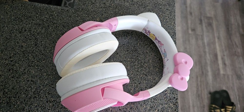 Hello Kitty RAZOR Bluetooth Headphones for Sale in Mesa, AZ - OfferUp