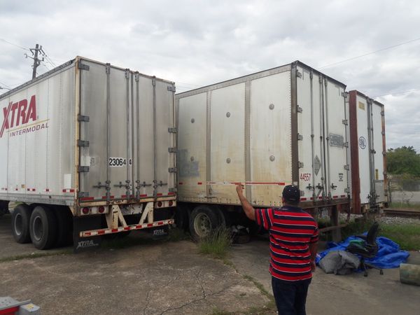 18 wheeler box trucks on wheels w/titles $3500 for Sale in Houston, TX ...