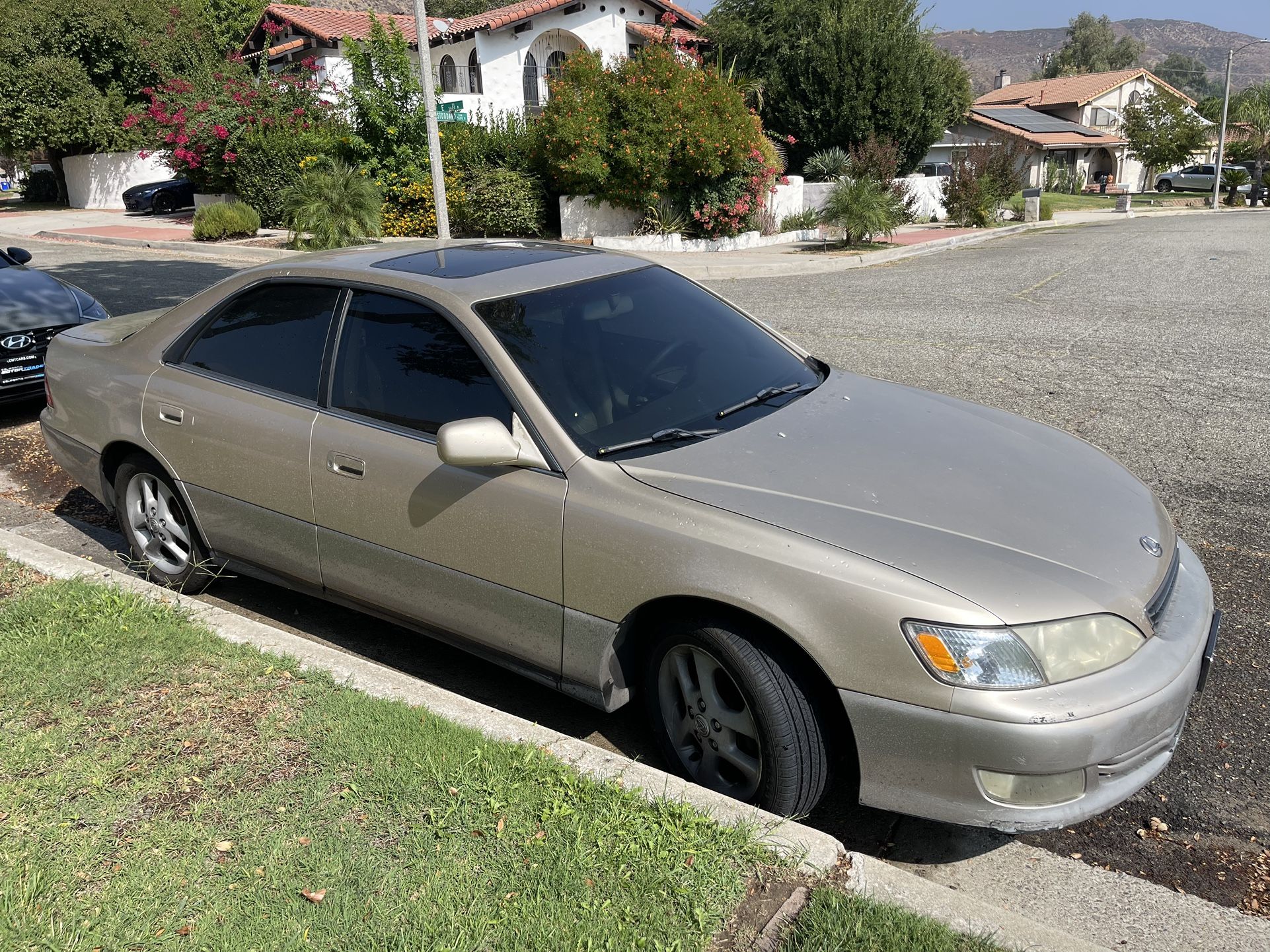 2000 Lexus ES for Sale in Arrowhed Farm, CA - OfferUp