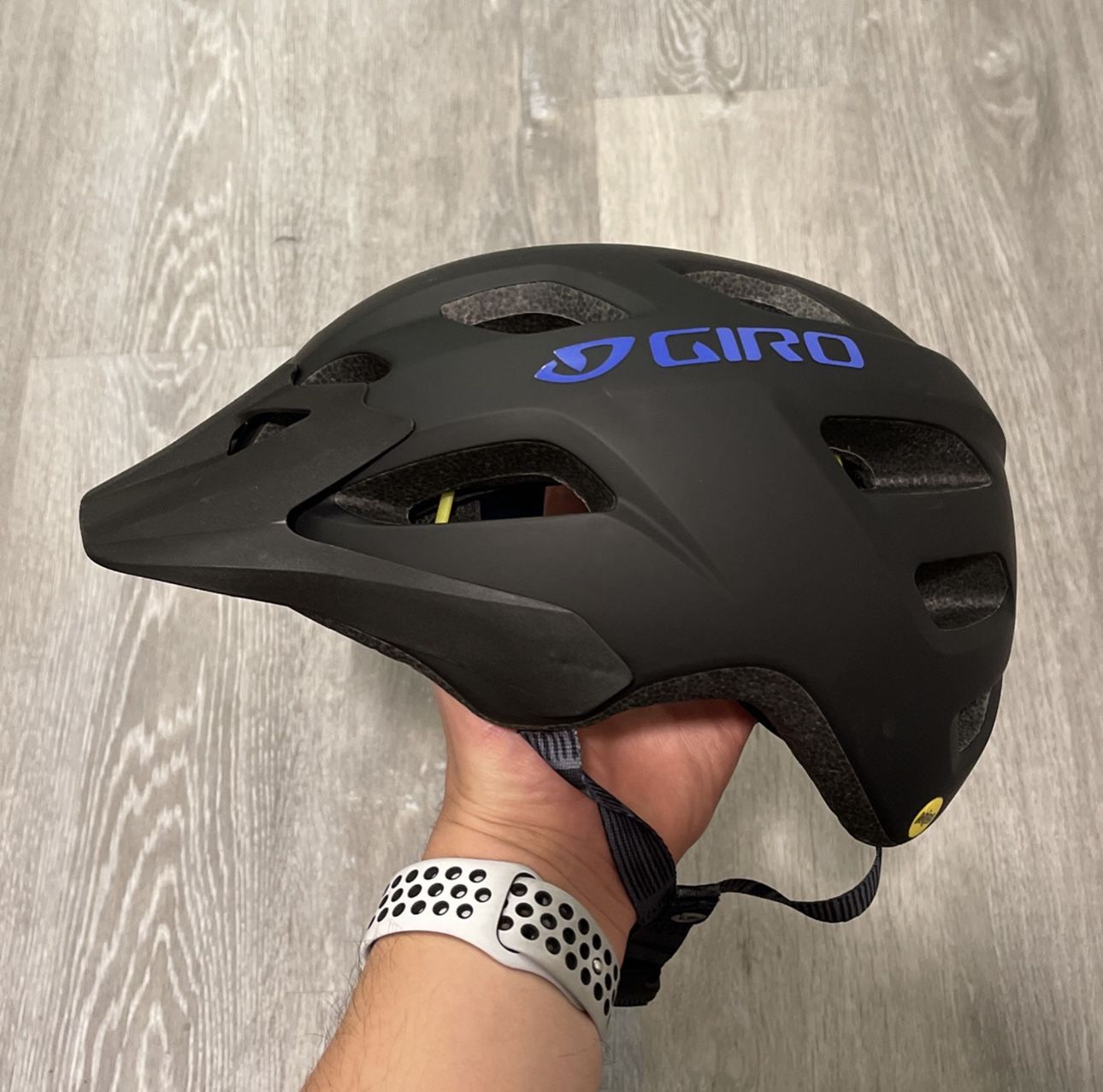 GIRO Verce MIPS - MTB Helmet (Women Series) - Color: Black - Size ...