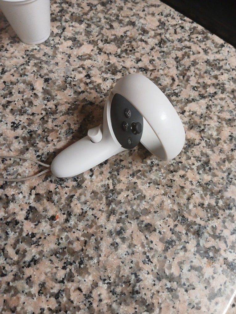 Perfectly Working Right Oculus Quest 2 Controller for Sale in Oakland ...