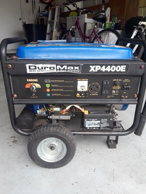 Duromax Electric Start Generator New Battery 4400 Watts No Issues for ...