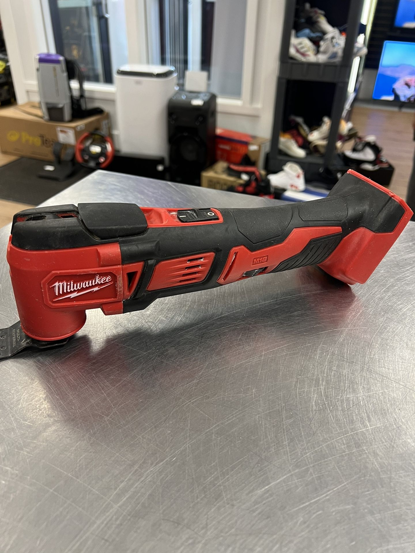 Milwuakee 18v Multi Tool 197225/17 for Sale in Federal Way, WA - OfferUp