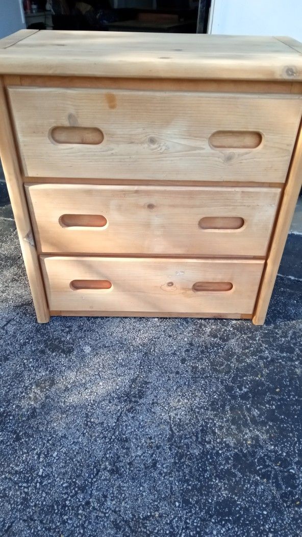 SOLID WOOD 3 DRAWERS CHEST OF DRAWERS.USED for Sale in Pompano Beach ...