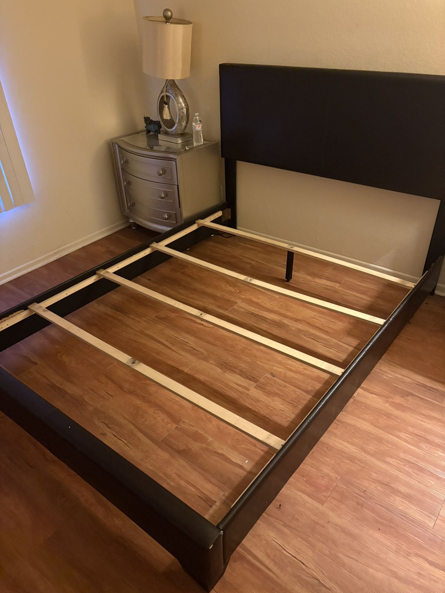 Bed frame $25 for Sale in Hawthorne, CA - OfferUp